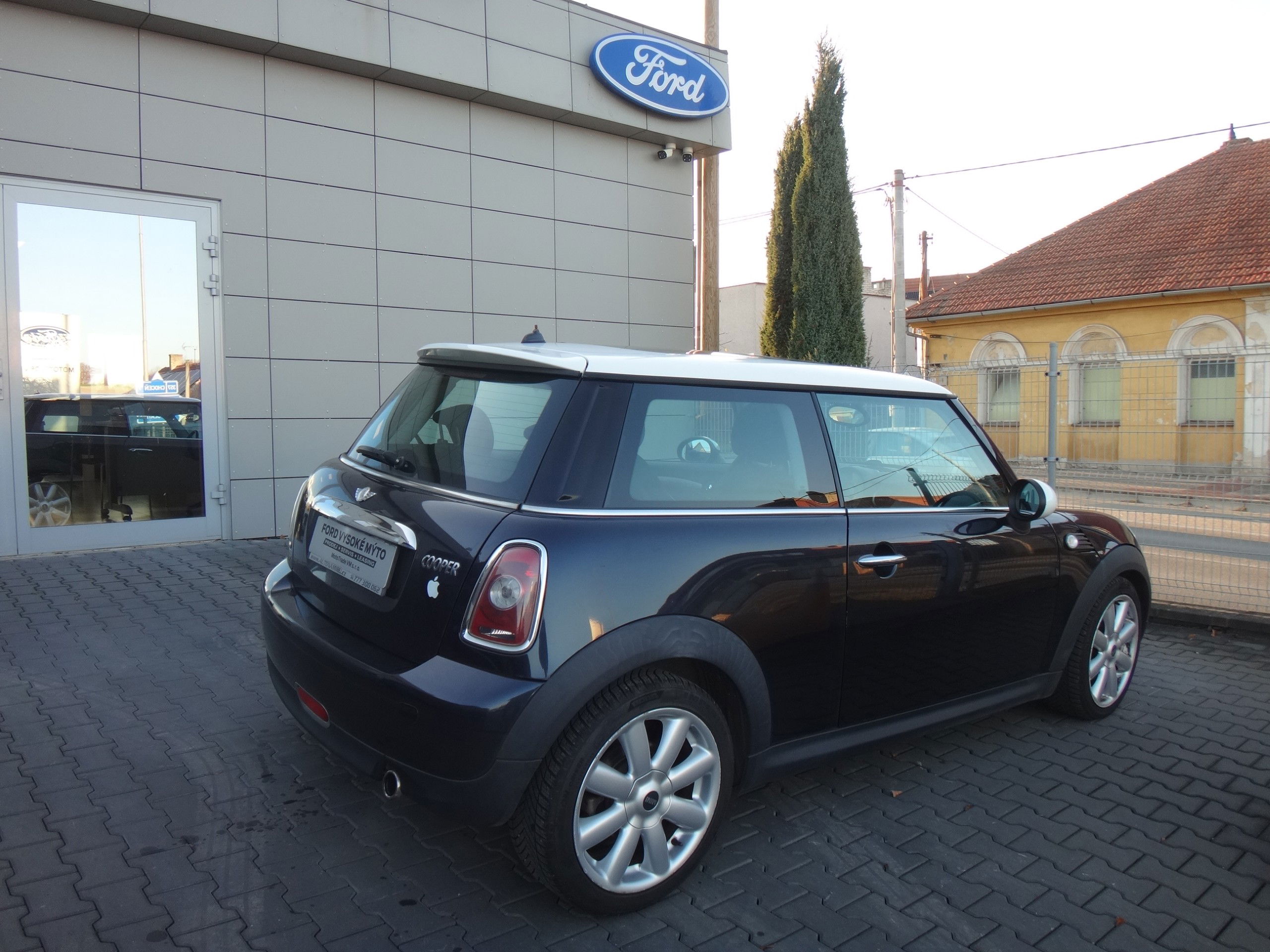 MINI Cooper MINI 1,6_88kW/120k_6st. man. | AUTO IN - Prodej a servis ...
